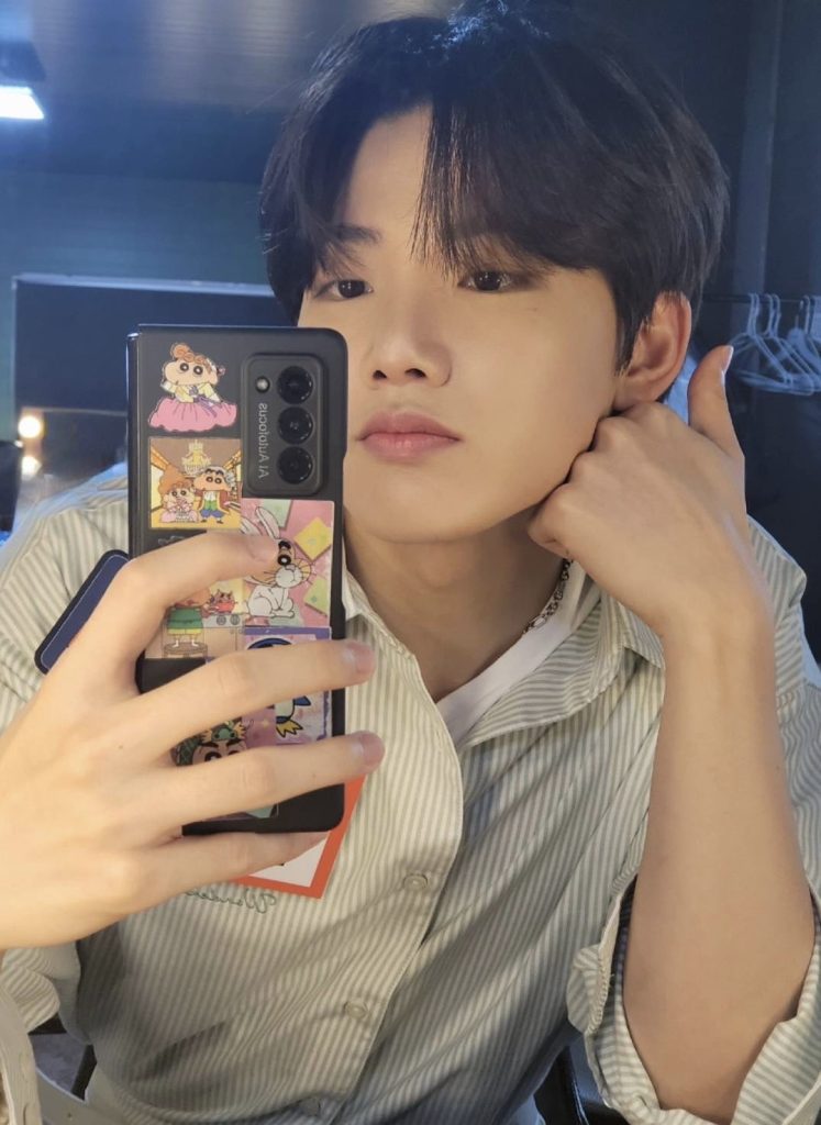 16 Idol Kpop yang Jadi Si Paling Samsung! Ada Biasmu?