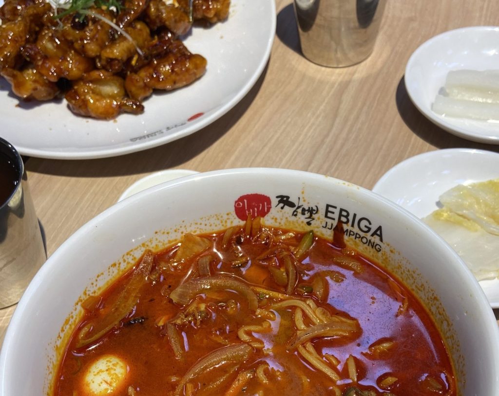 Ebiga Jjampong Hadirkan Tzuyang di Acara Grand Opening