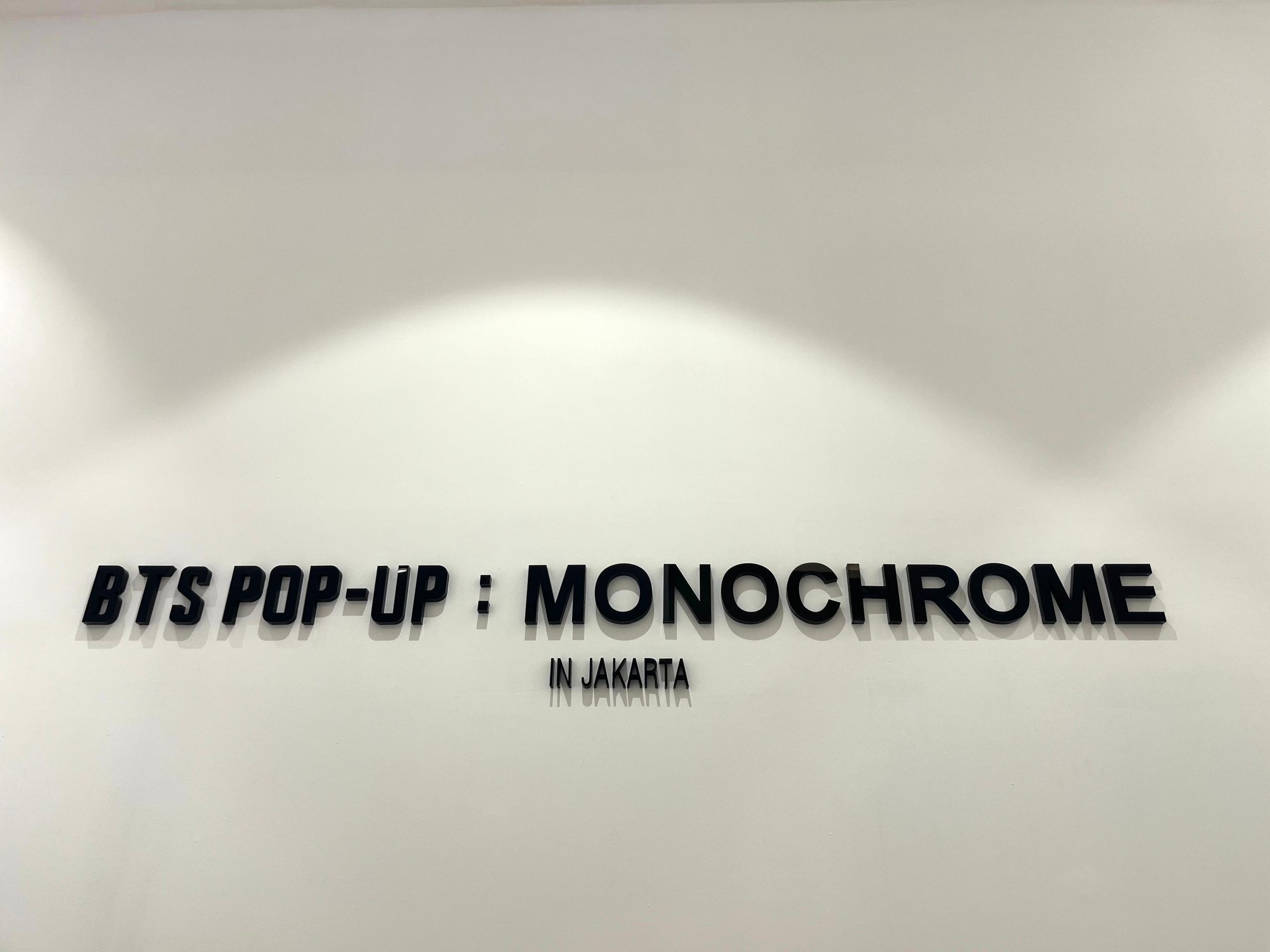 BTS POP-UP: MONOCHROME di Metro Department Store Gancit!